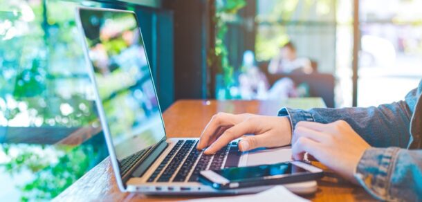 Cómo aprovechar el software de código abierto para la educación